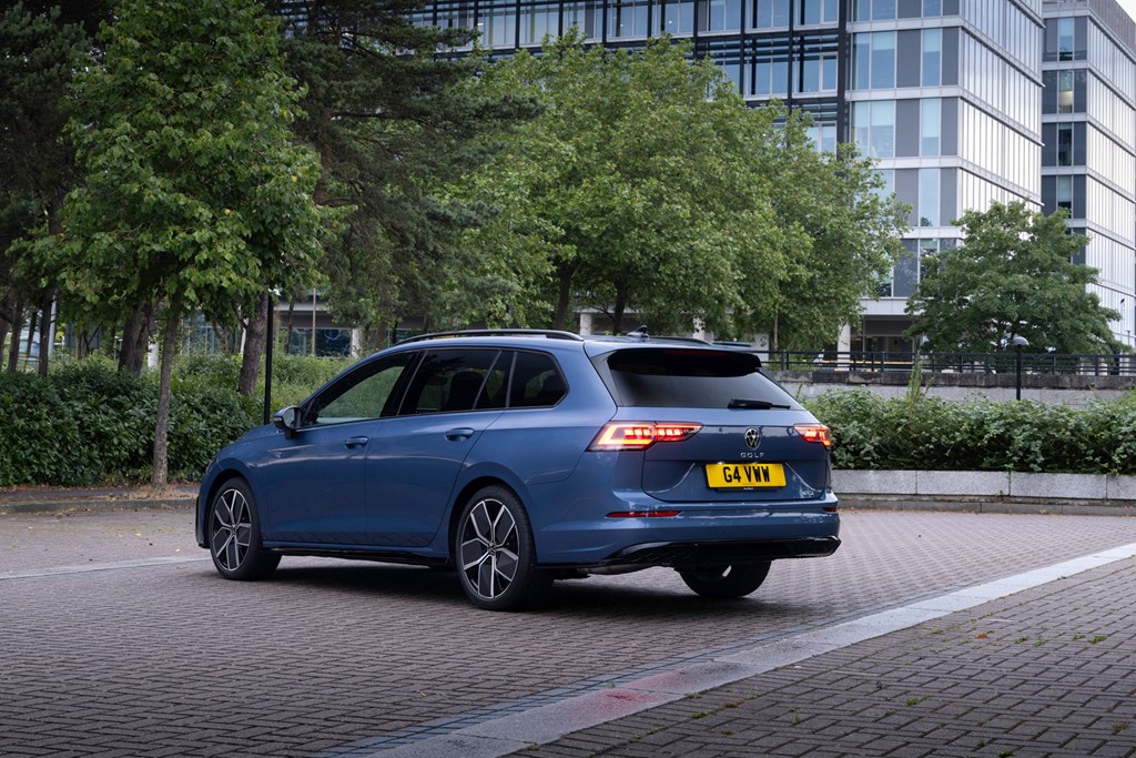 Volkswagen Golf Estate Review (2025)
