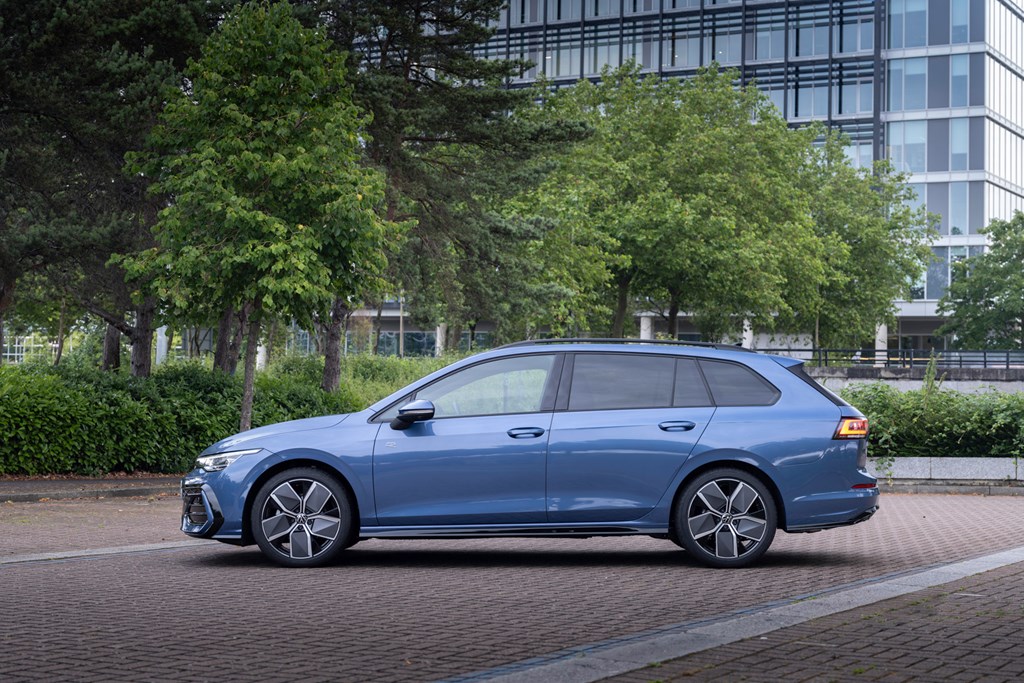 Volkswagen Golf Estate Review (2025)