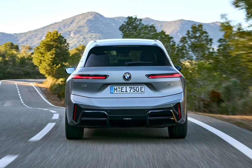 BMW iX (2025) boot space & practicality