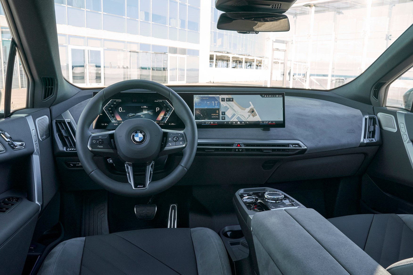 BMW iX (2025) interior