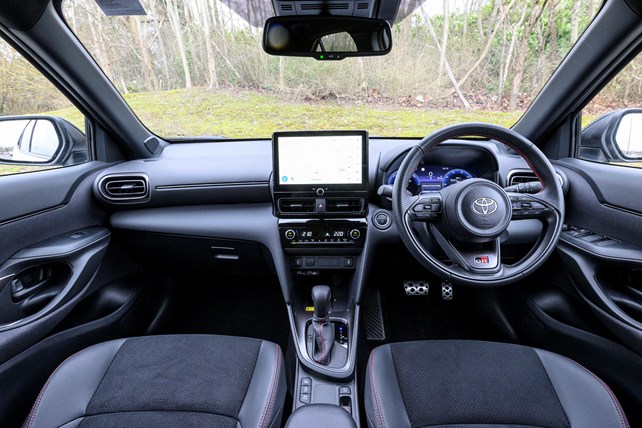 Toyota Yaris Cross (2026) interior