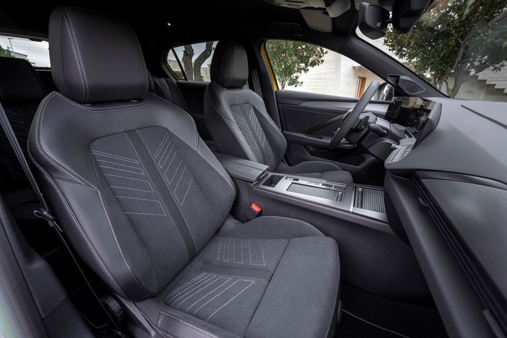 Vauxhall Astra (2026) boot space & practicality