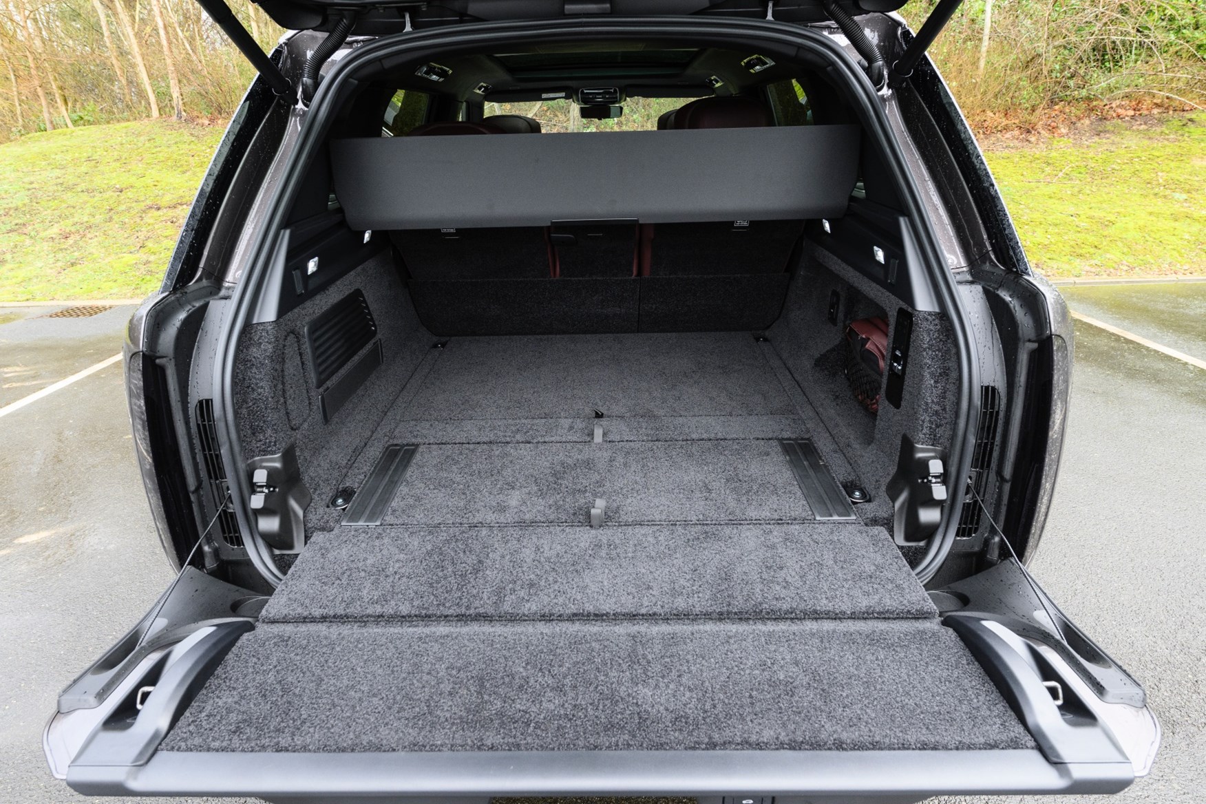 Range Rover (2025) boot space & practicality
