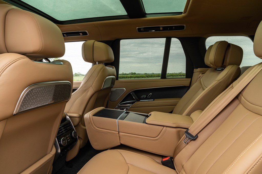 Range Rover (2025) boot space & practicality