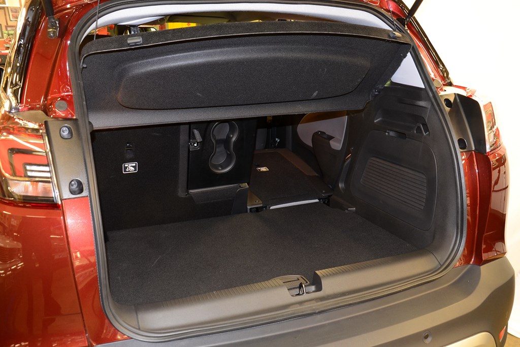 Used Vauxhall Crossland X SUV (2017 - 2020) boot space & practicality