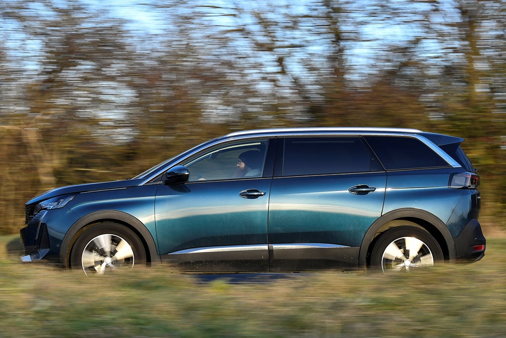 Used Peugeot 5008 SUV (2017 - 2024) interior