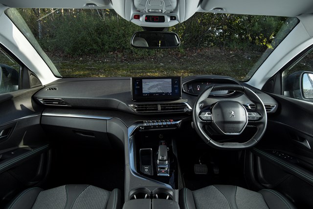 Used Peugeot 5008 SUV (2017 - 2024) interior