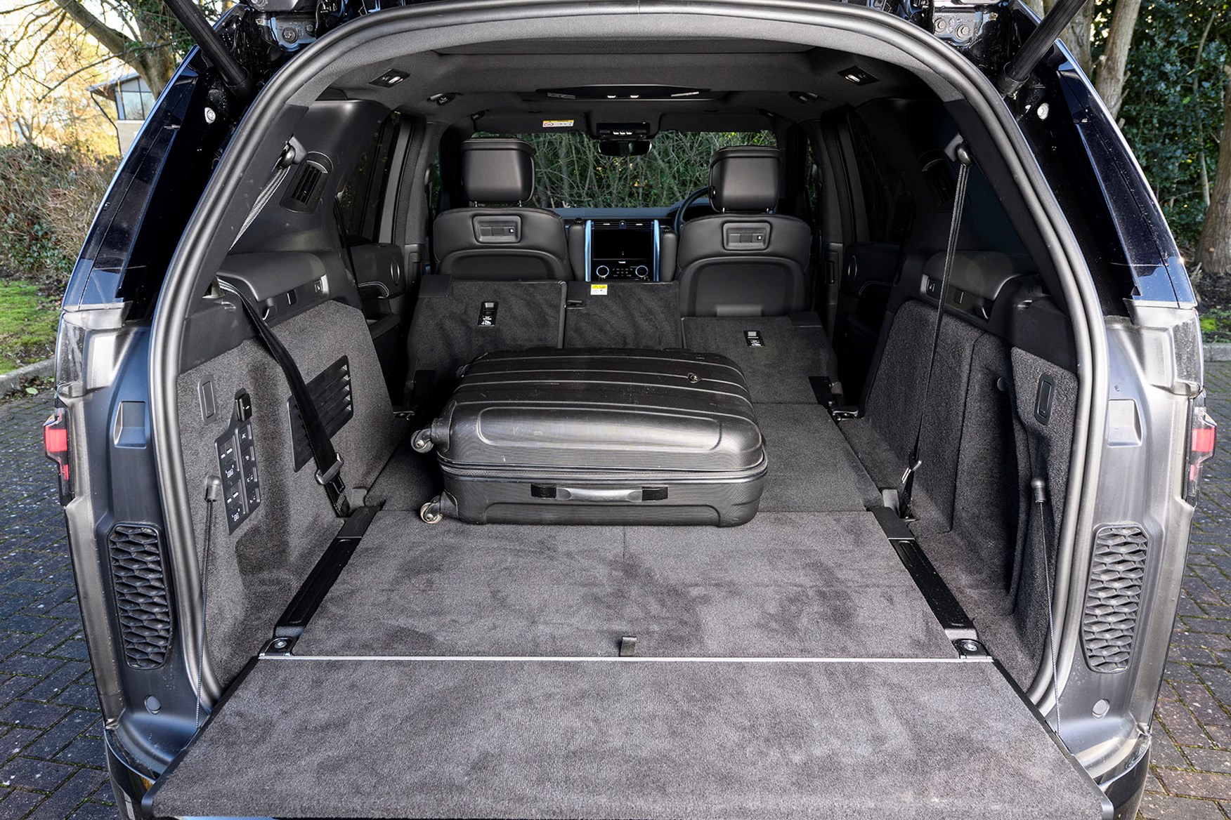 Land Rover Discovery (2026) boot space & practicality