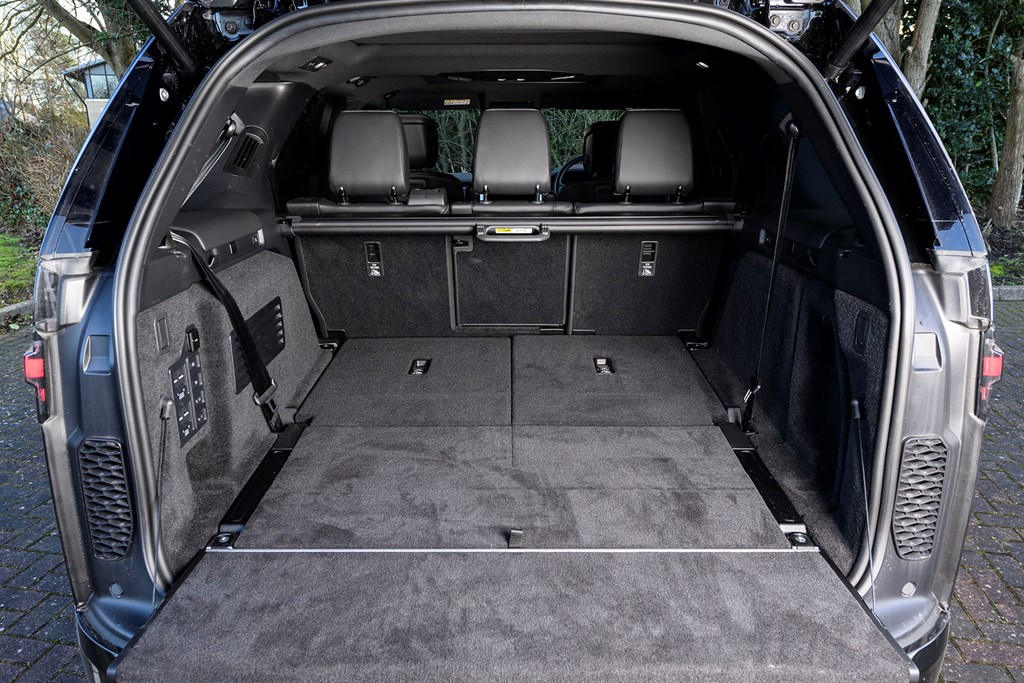 Land Rover Discovery (2025) boot space & practicality