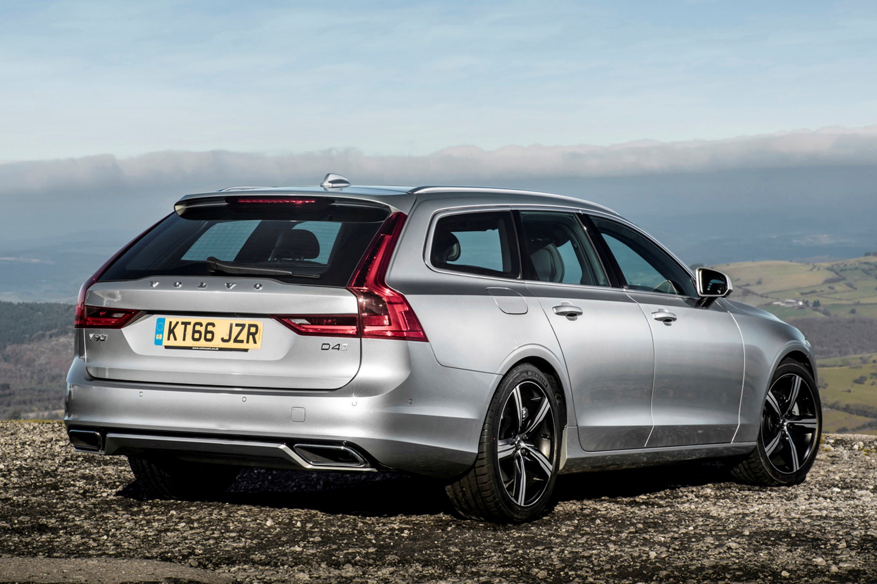 Volvo V90 cars for sale | New & Used V90 | Parkers