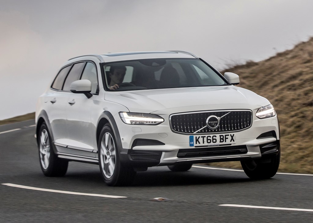 Volvo V90 Cross Country Review (2025)