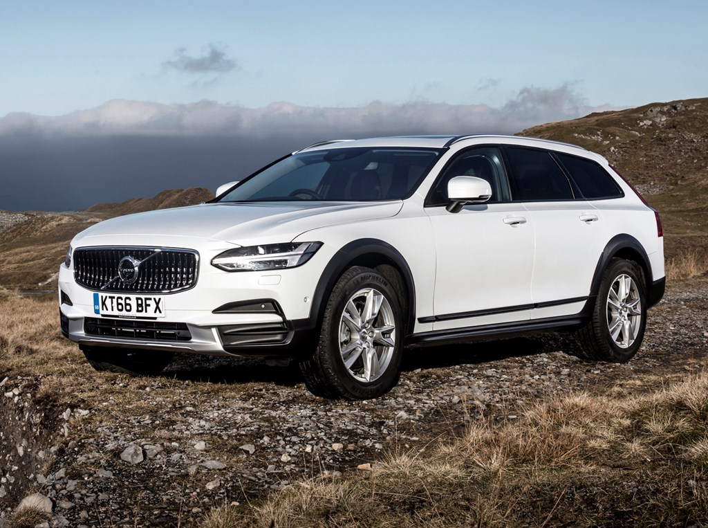 Volvo V90 Cross Country Review (2025)