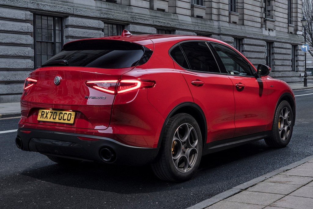 Alfa Romeo Stelvio (2025) boot space & practicality