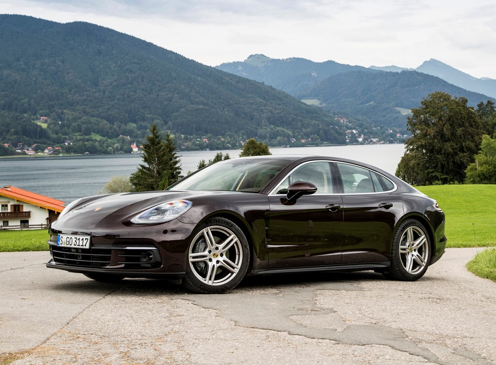 Porsche Panamera (2023) boot space & practicality | Parkers
