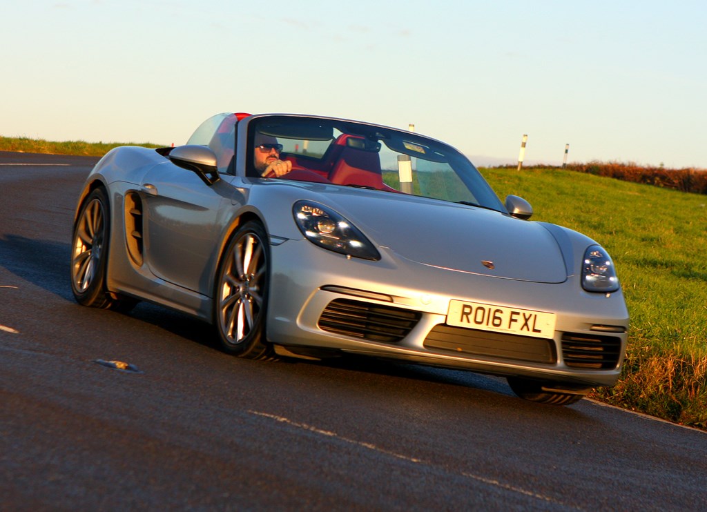 Porsche 718 Boxster (2025) engines & performance
