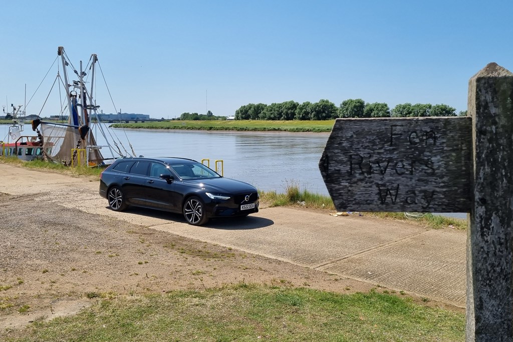 Volvo V90 (2025) engines & performance