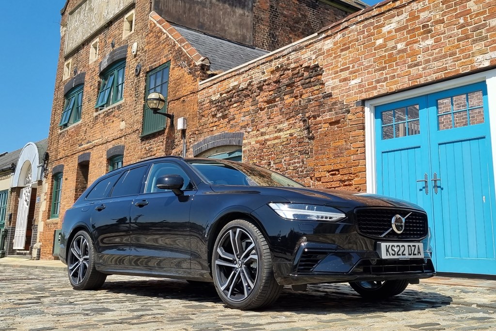 Volvo V90 (2025) engines & performance