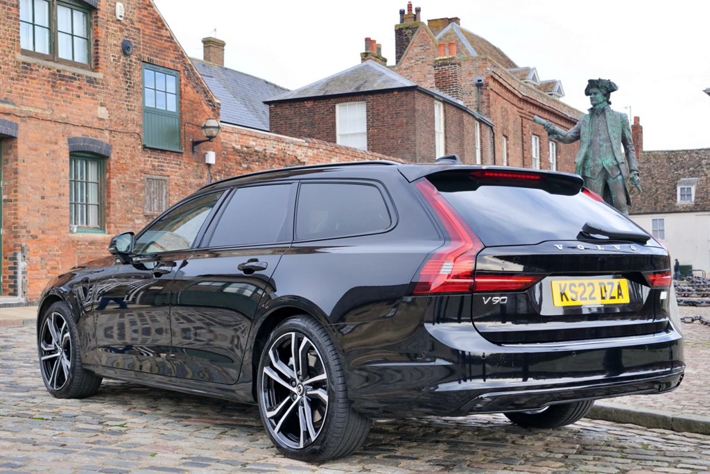 Volvo V90 (2025) engines & performance