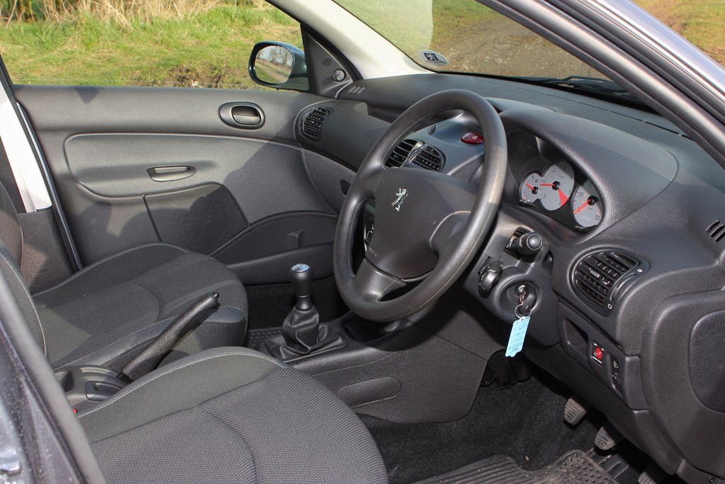 Used Peugeot 206 Hatchback (1998 - 2009) interior