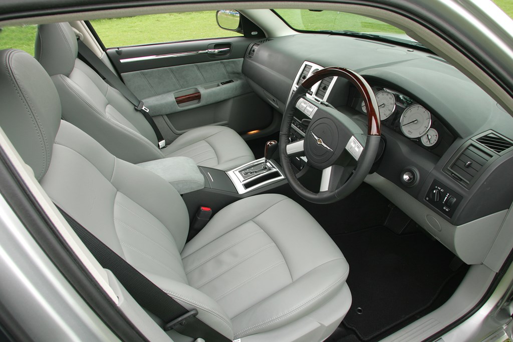 Used Chrysler 300C Touring (2006 - 2010) boot space & practicality