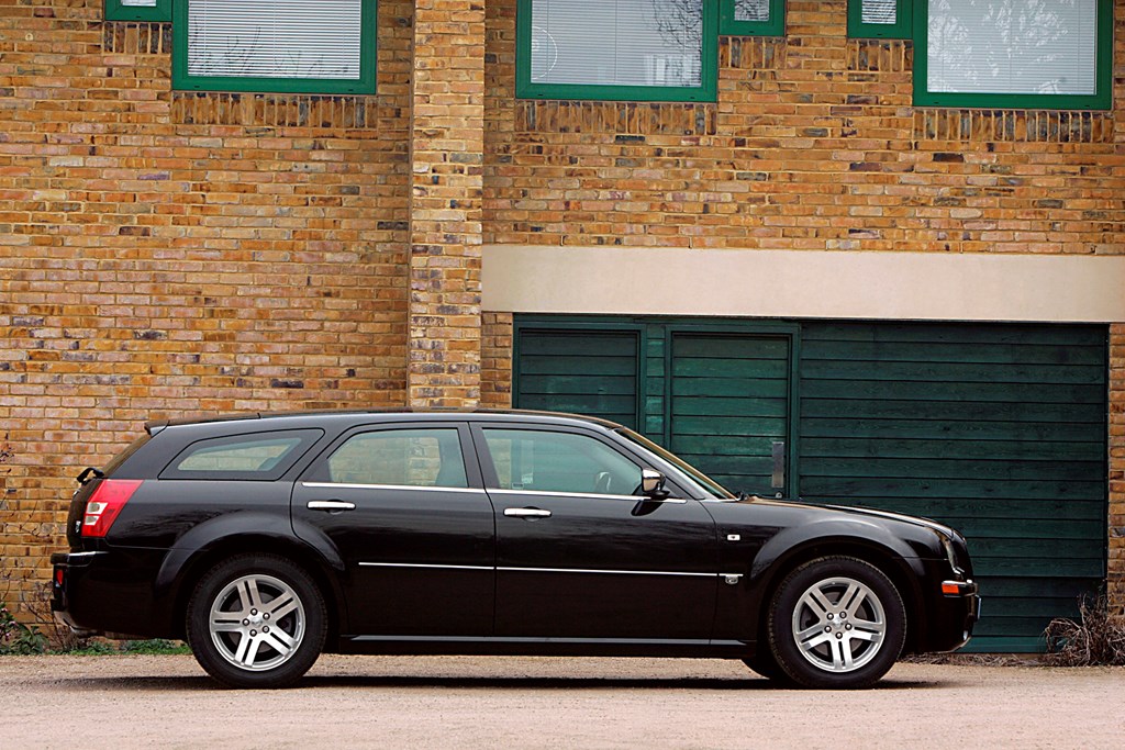 Used Chrysler 300C Touring (2006 - 2010) boot space & practicality